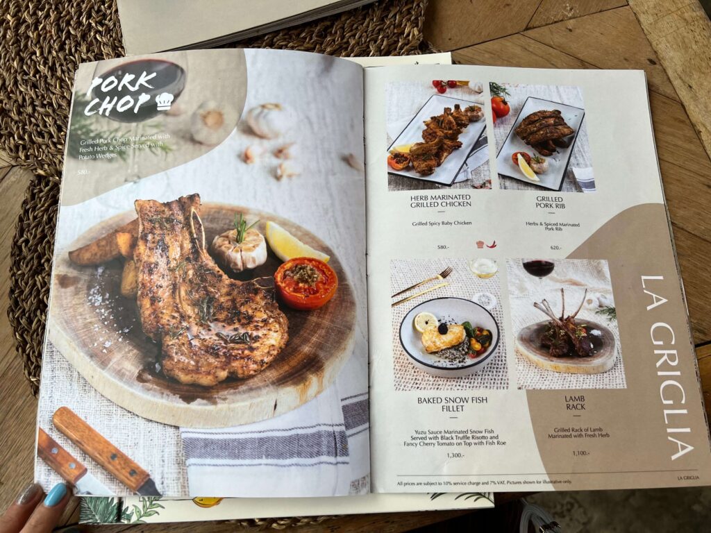 COCO TAM’S｜ファイアーショーも見られるビーチレストラン | Emmalog in Thailand